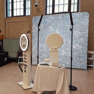 Best photo booth packages for Weddings and Quinceaneras.